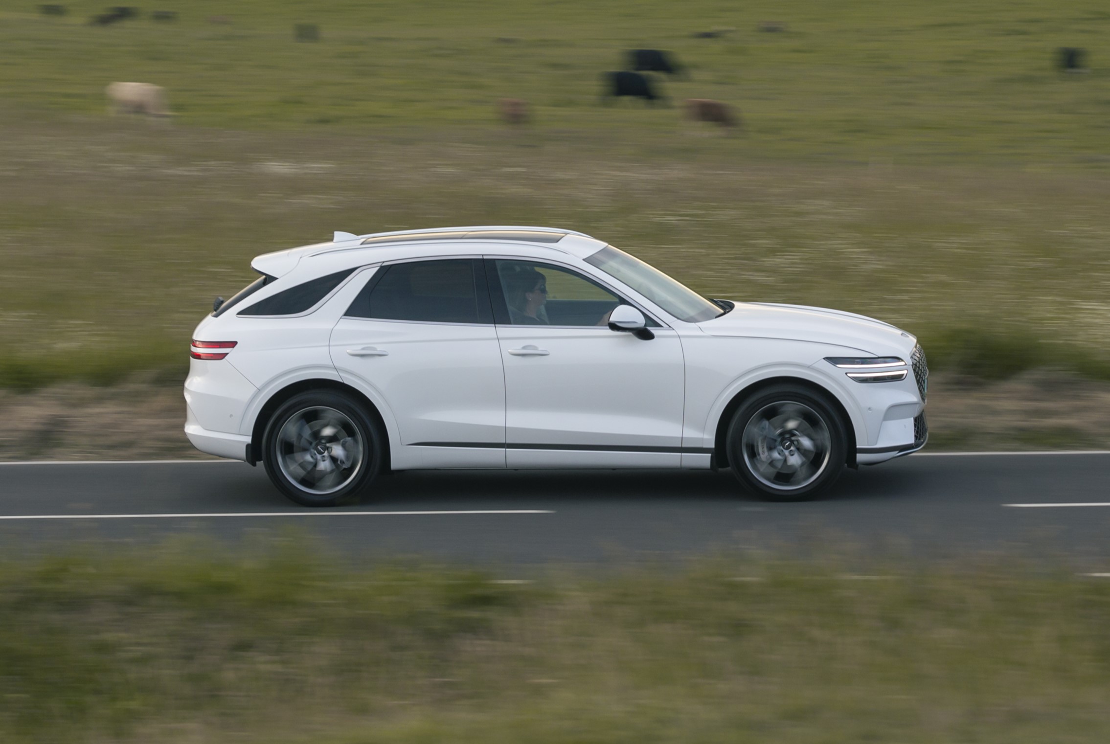 Genesis GV70 Review 2024 | CARWOW LEASEY