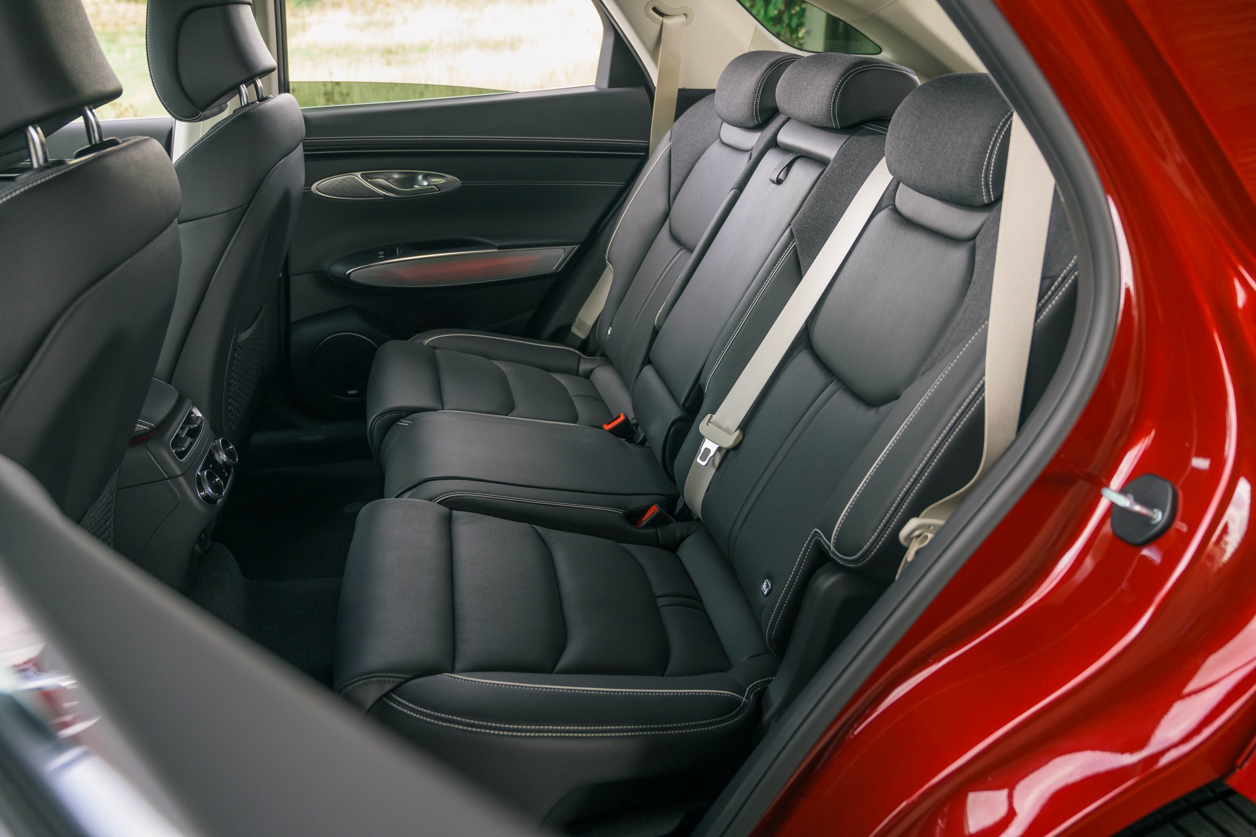 Genesis GV70 Review 2024 | CARWOW LEASEY