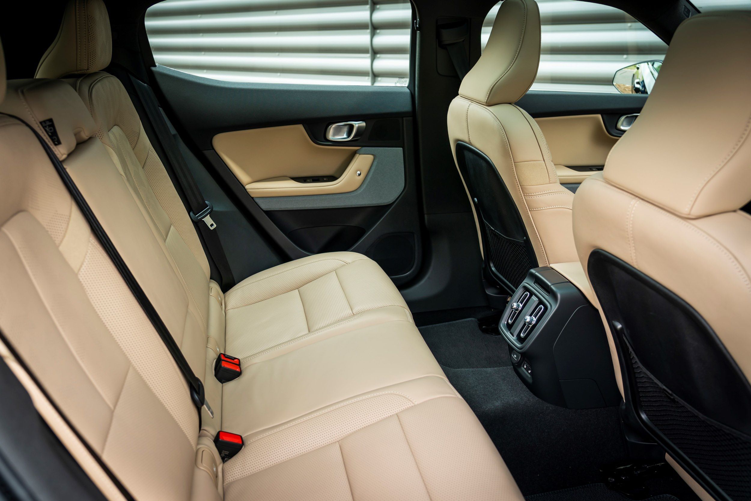 Polestar 2 Review 2024 | CARWOW LEASEY