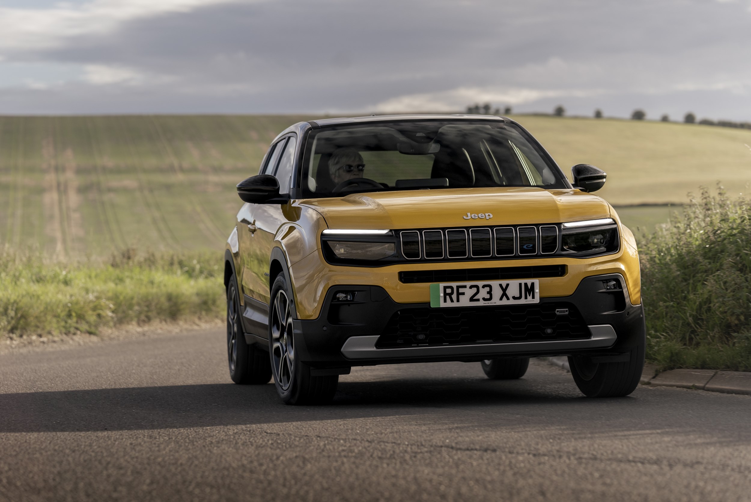 Jeep Avenger Review 2024 | CARWOW LEASEY