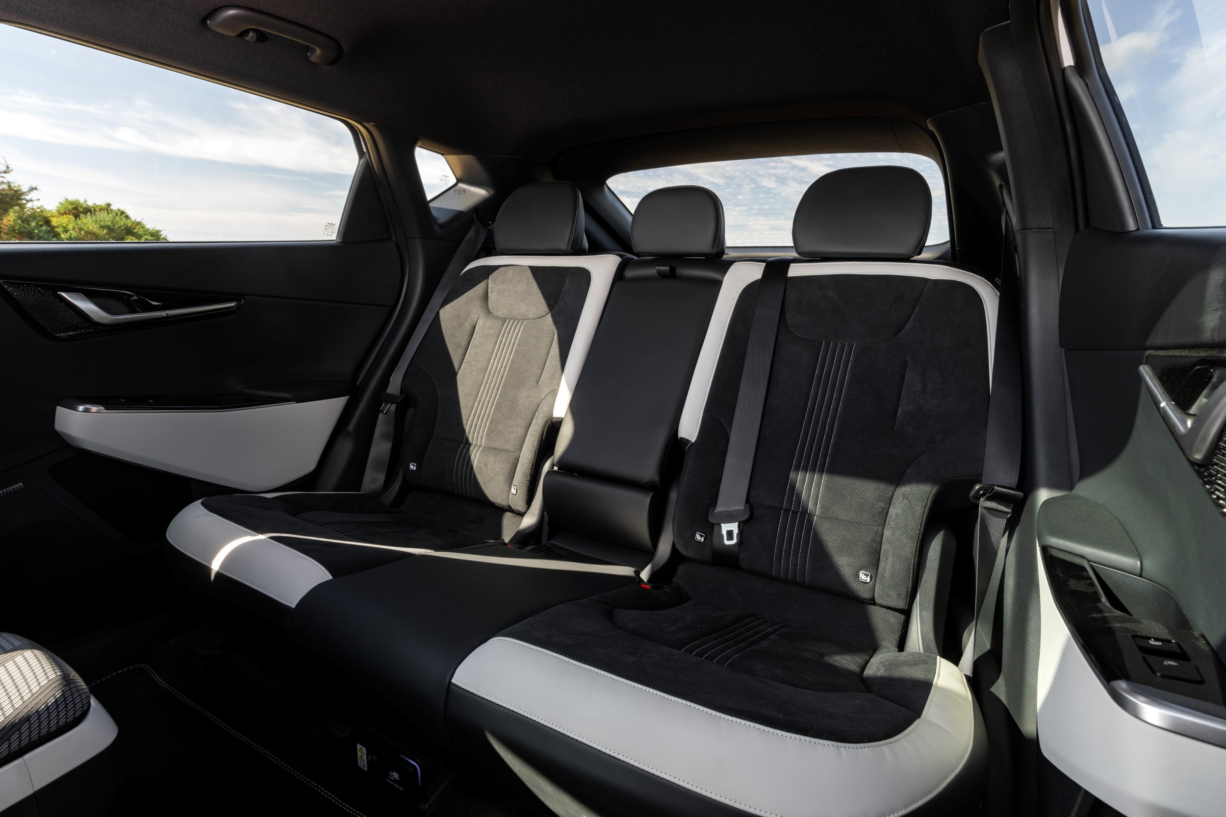 Kia EV6 Review 2024 | CARWOW LEASEY