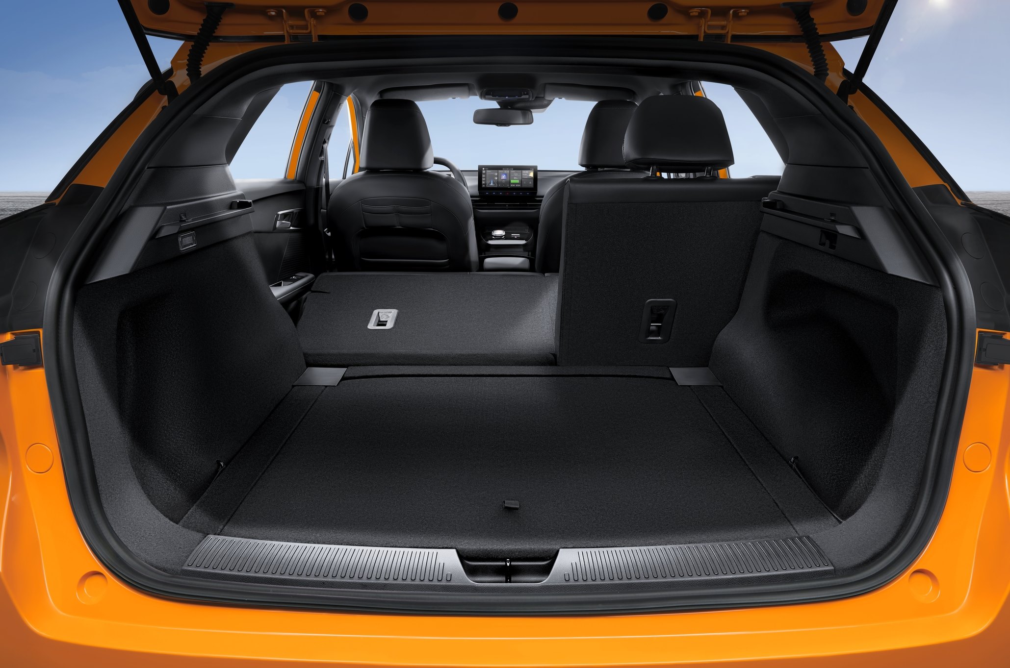 MG 4 Review 2024 | CARWOW LEASEY