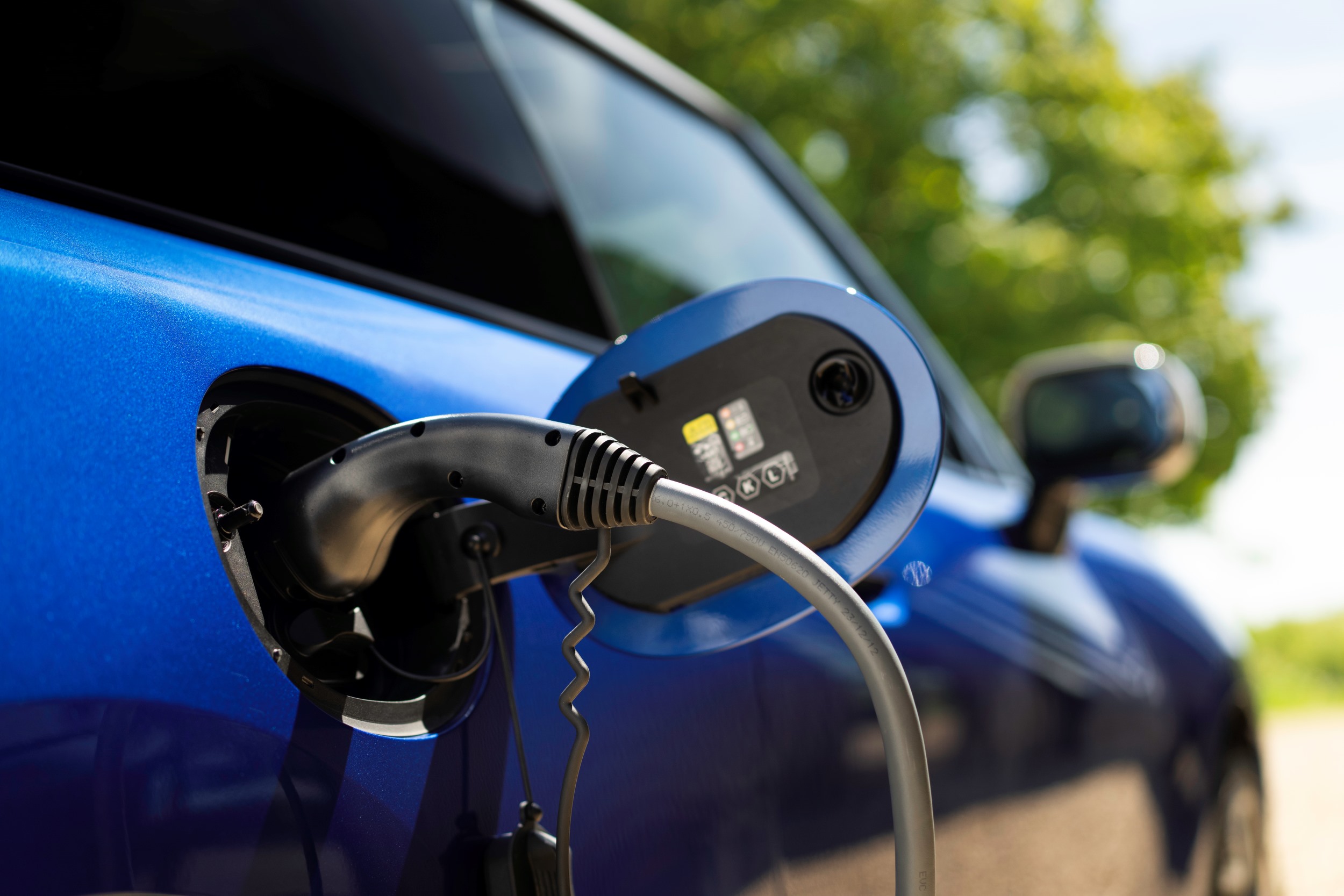 MINI Cooper Electric Review 2024 | CARWOW LEASEY