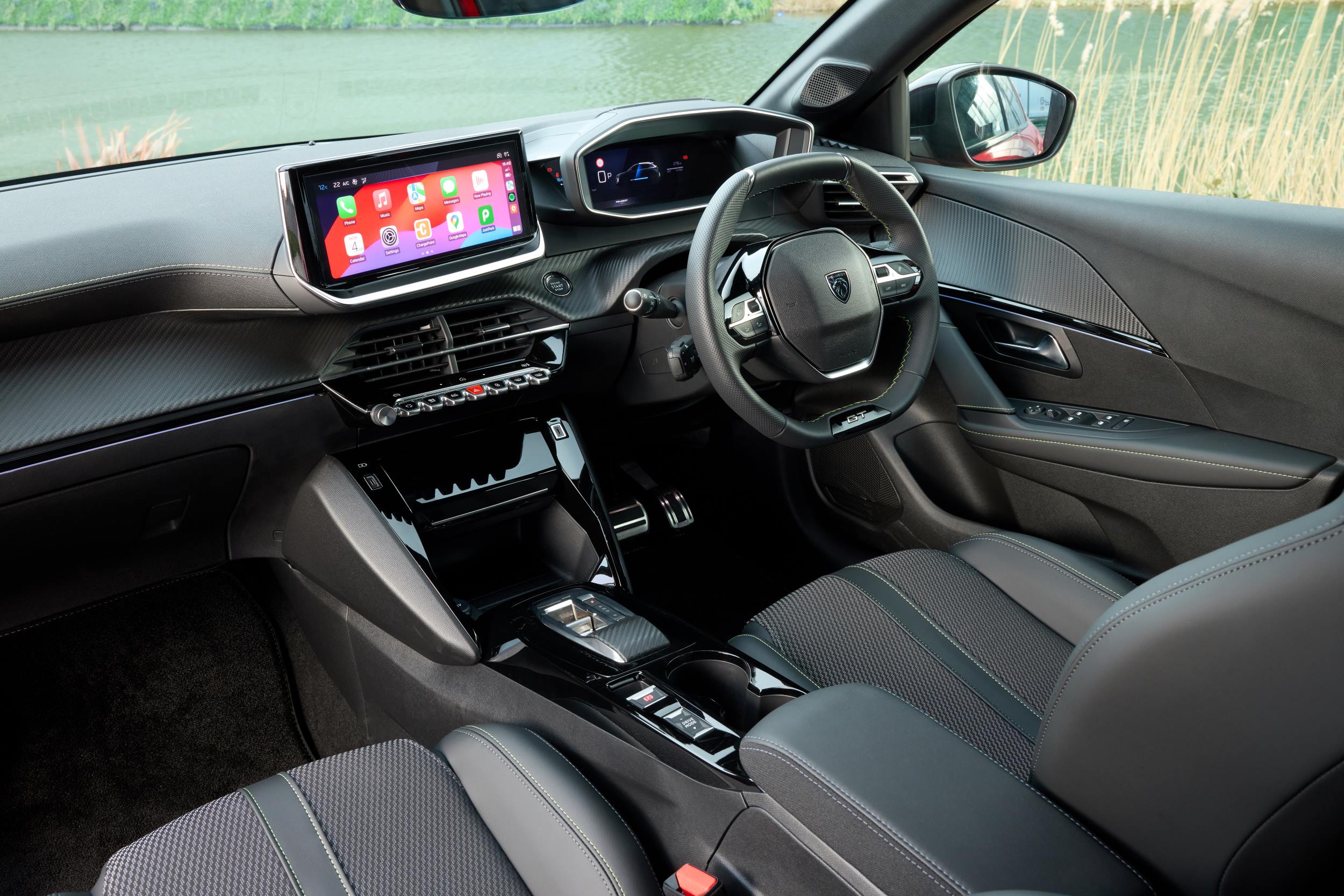 Peugeot e-208 Review 2024 | CARWOW LEASEY