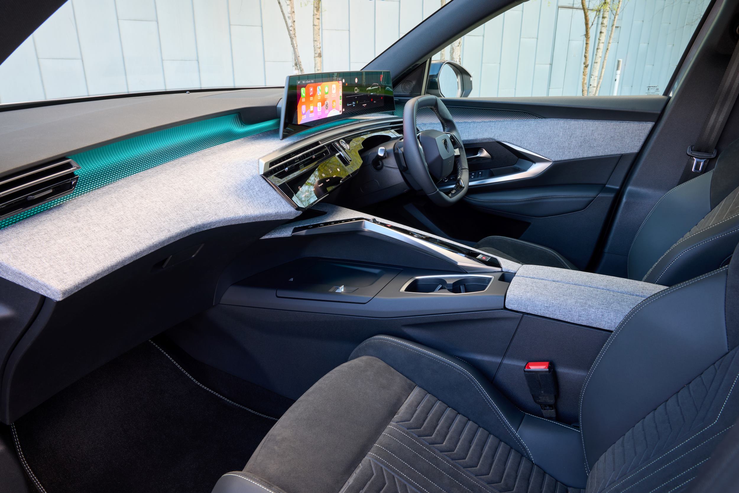 Peugeot e-3008 Review 2024 | CARWOW LEASEY