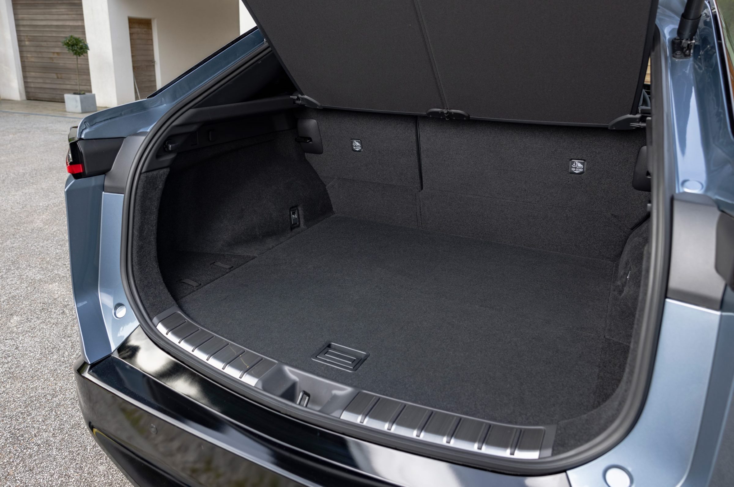 Lexus RZ Review 2024 | CARWOW LEASEY