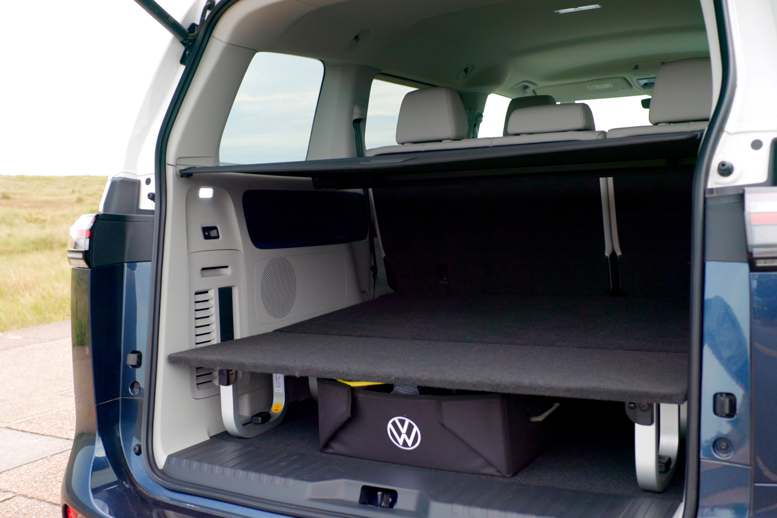 Volkswagen ID.Buzz Review 2024 | CARWOW LEASEY