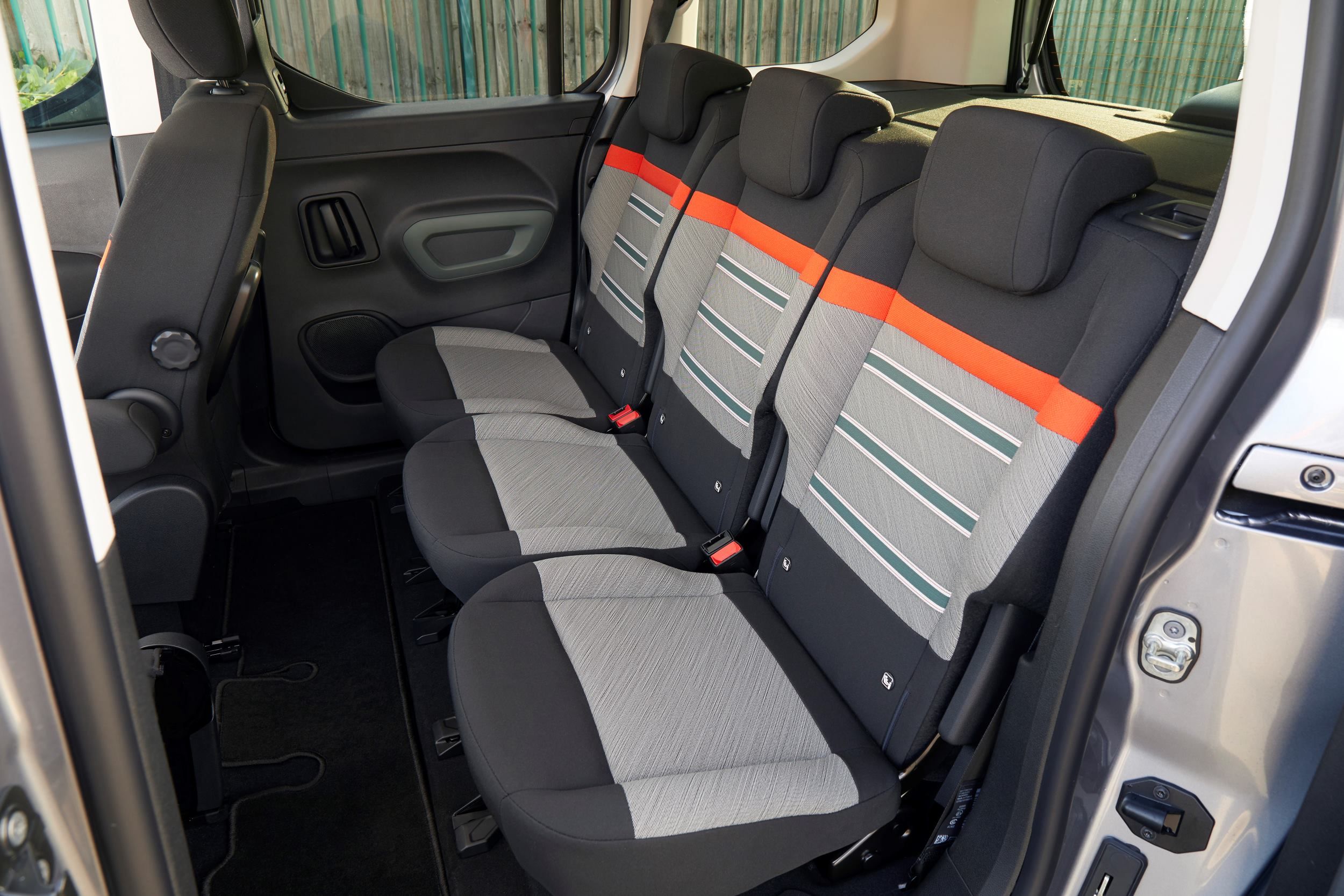 Citroen e-Berlingo Review 2024 | CARWOW LEASEY