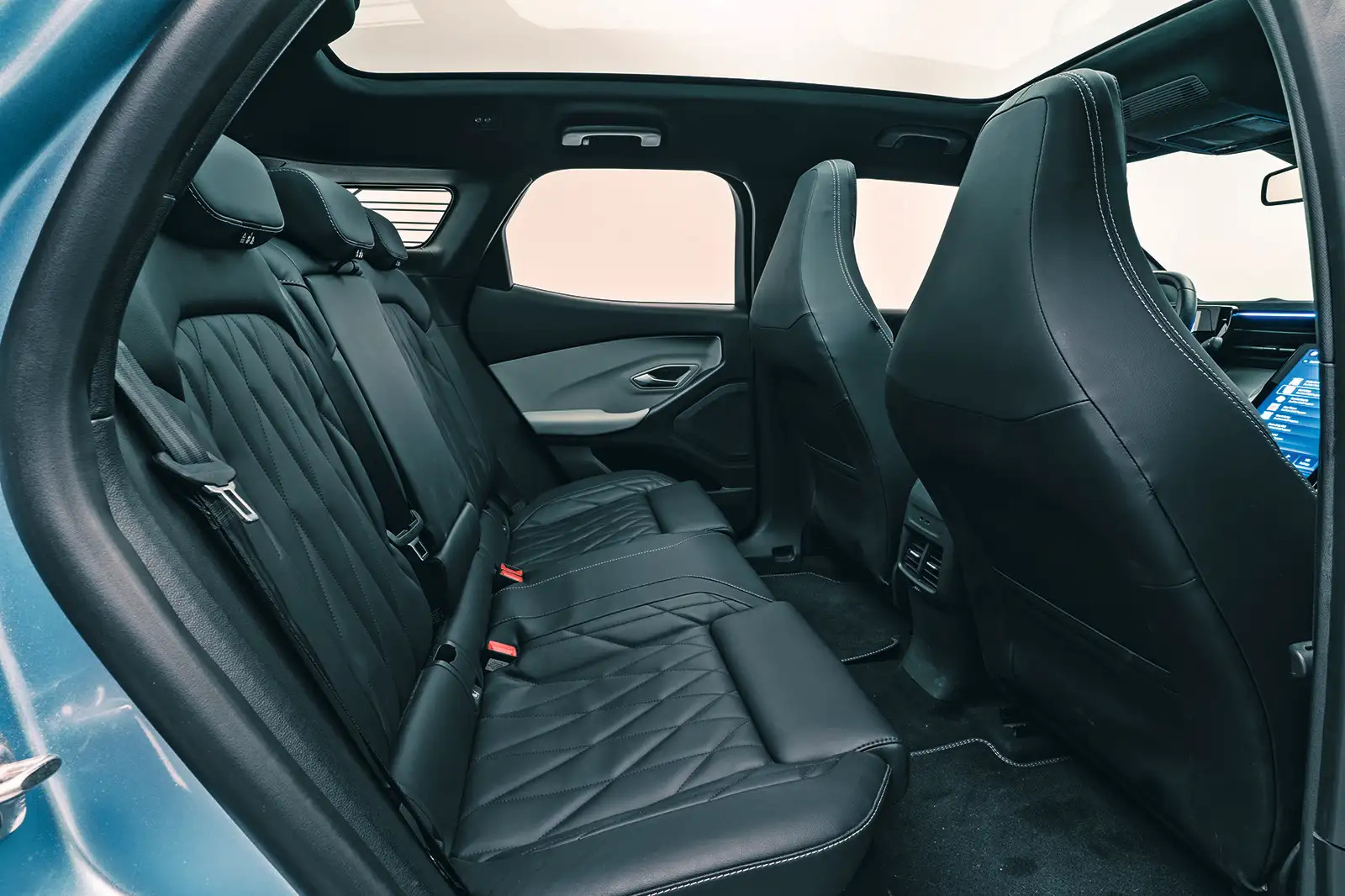 Ford Explorer Review 2024 | CARWOW LEASEY