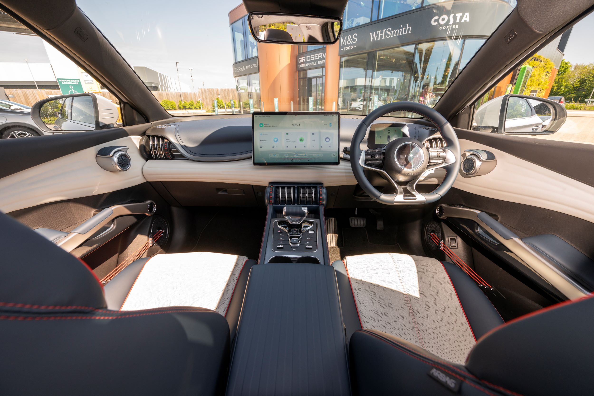 BYD Atto 3 Review 2024 | CARWOW LEASEY