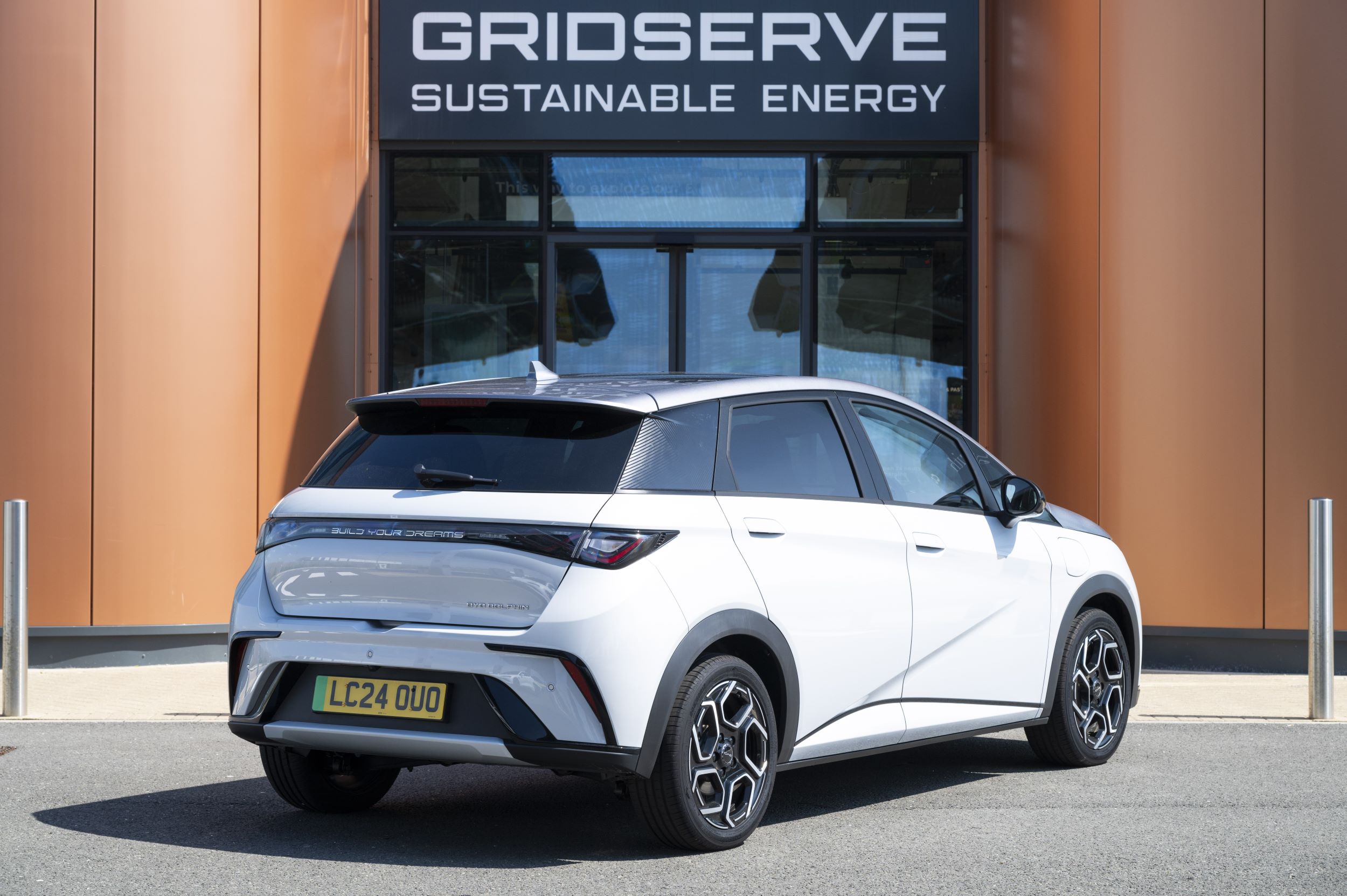 BYD Dolphin Review 2024 | CARWOW LEASEY