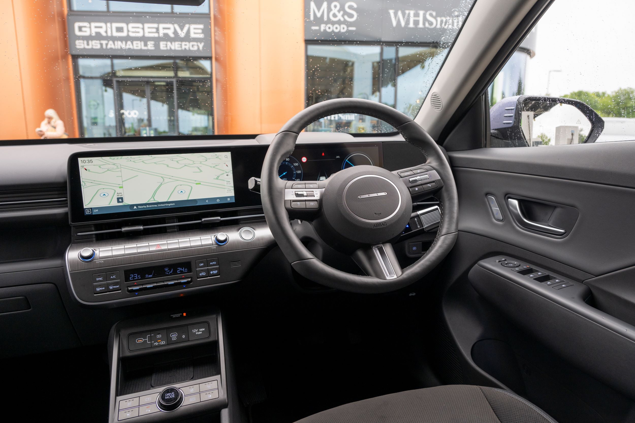 Hyundai Kona Electric Review 2024 | CARWOW LEASEY