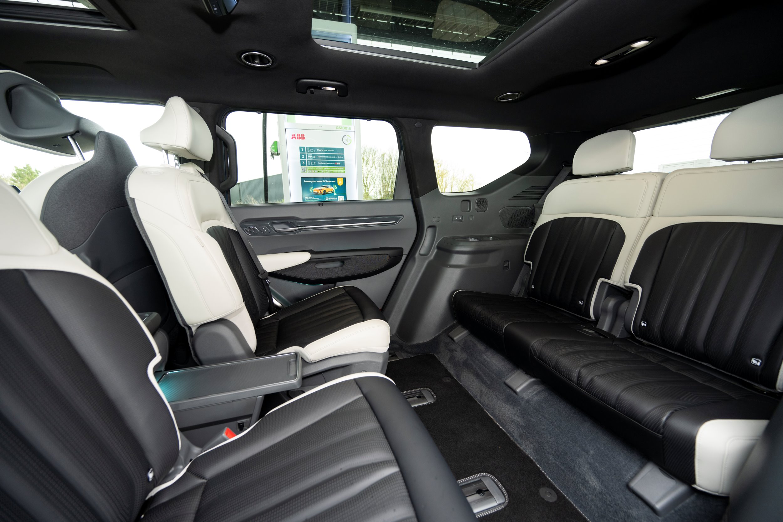 Kia EV9 Review 2024 | CARWOW LEASEY