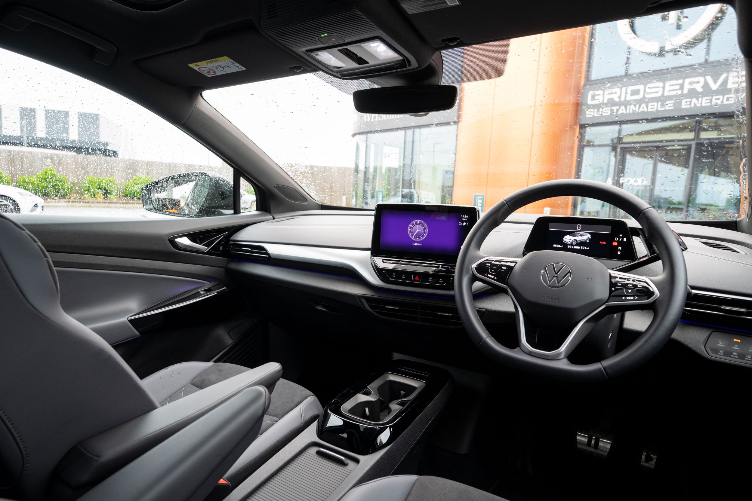 Volkswagen ID.4 Review 2024 | CARWOW LEASEY