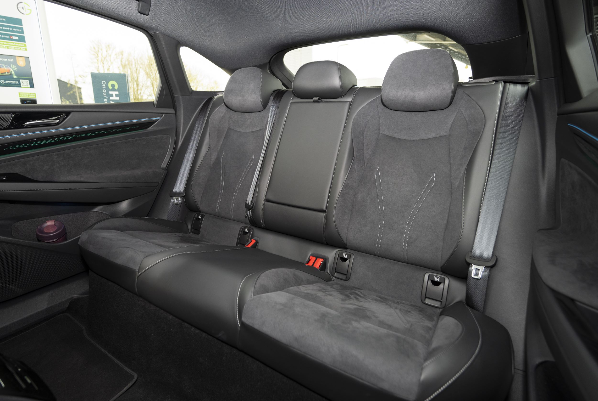 Volkswagen ID.7 Review 2024 | CARWOW LEASEY