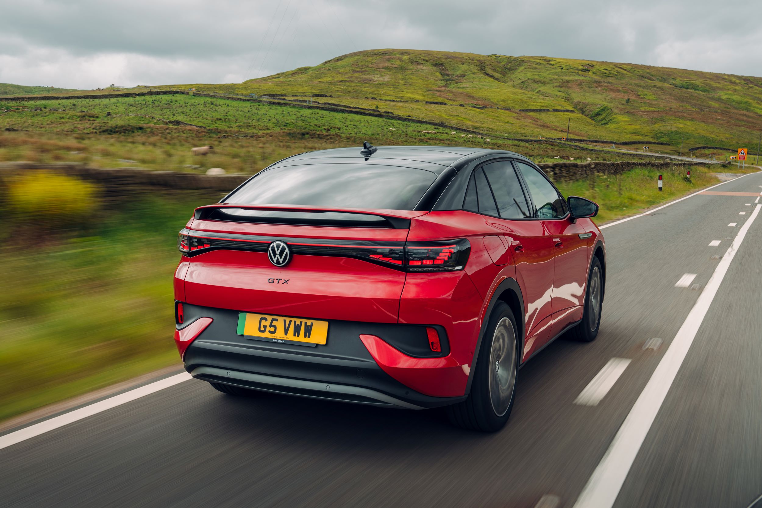 Volkswagen ID.5 Review 2024 | CARWOW LEASEY