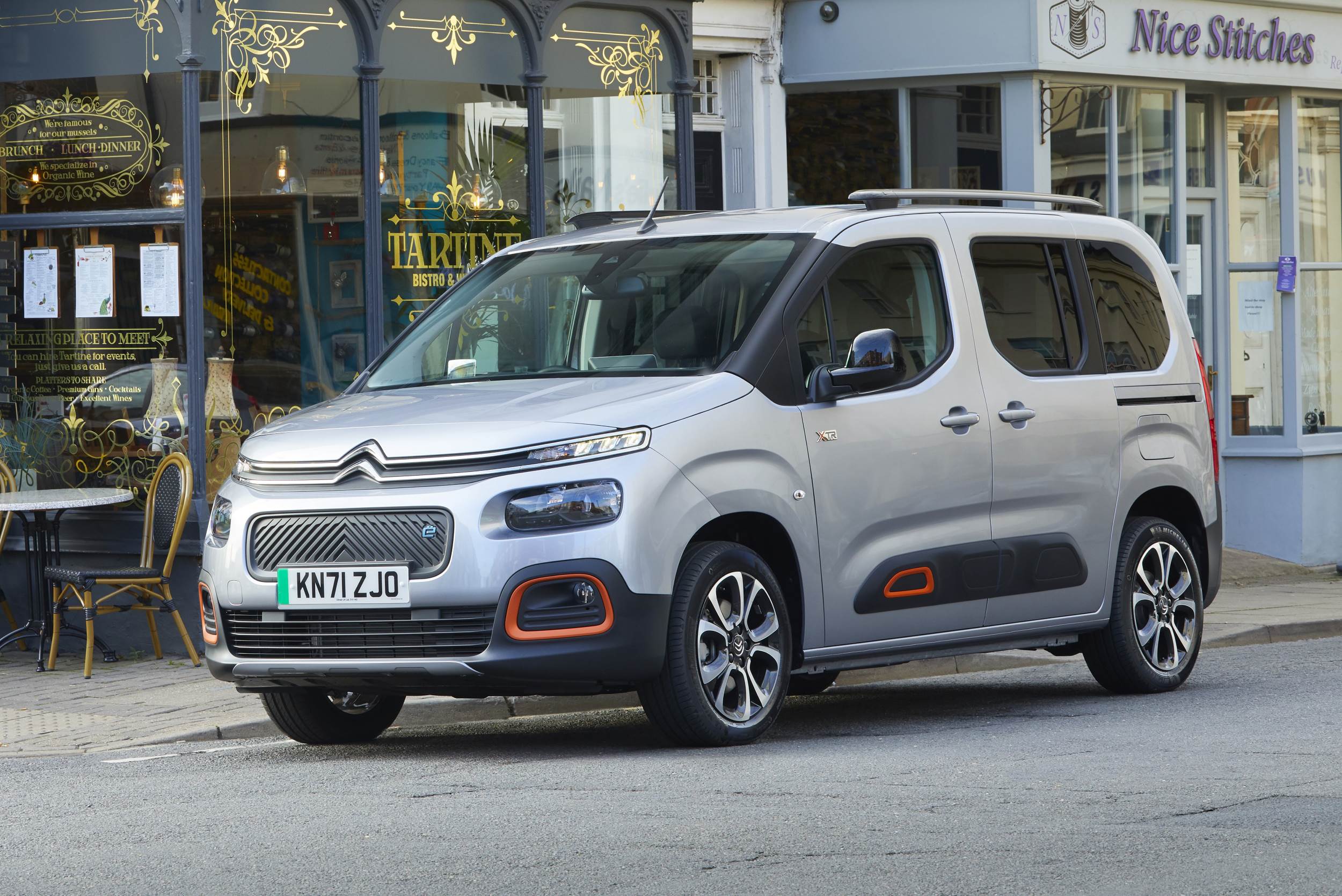 Citroen e-Berlingo Review 2024 | CARWOW LEASEY