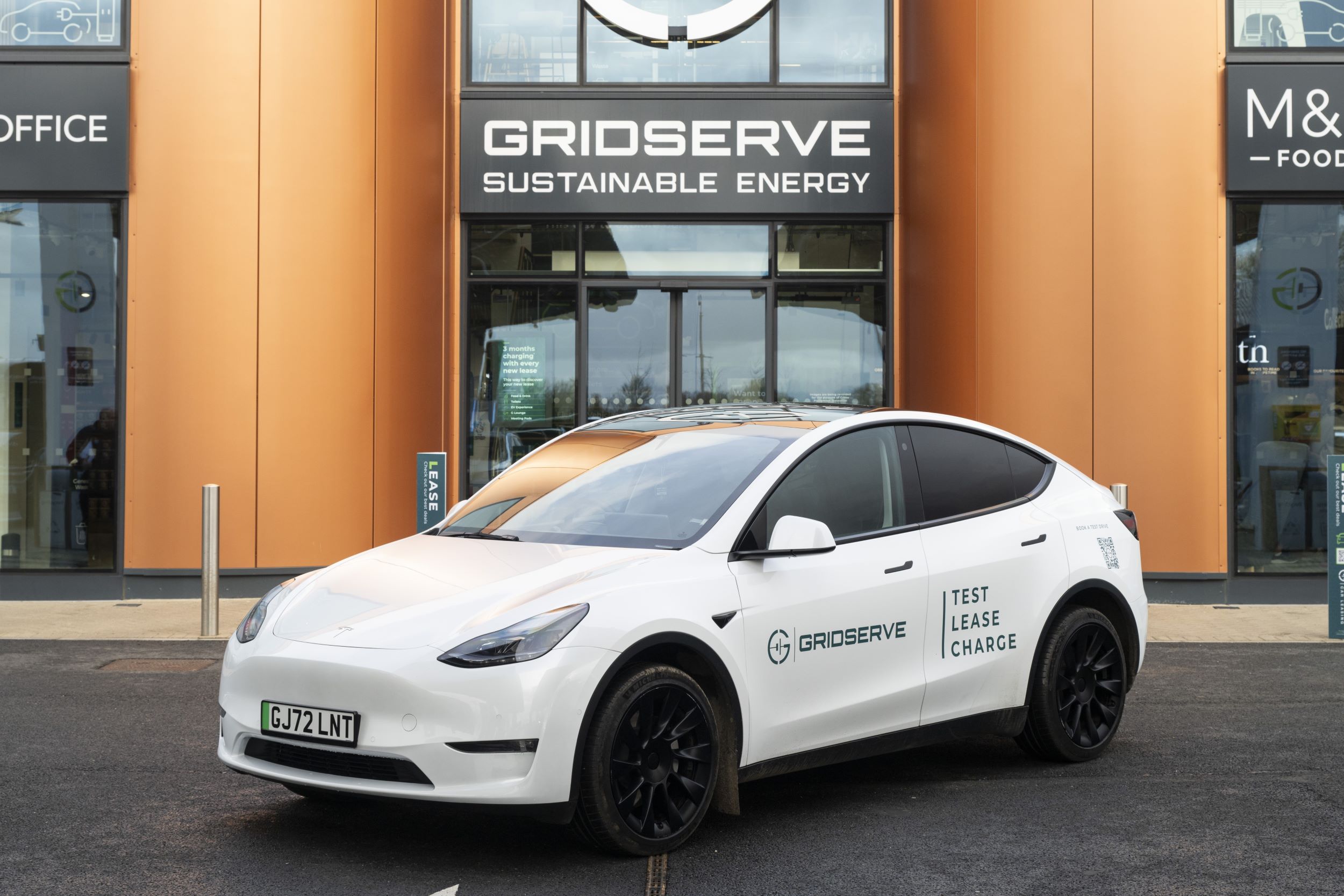 Tesla Model Y Review 2024 | CARWOW LEASEY