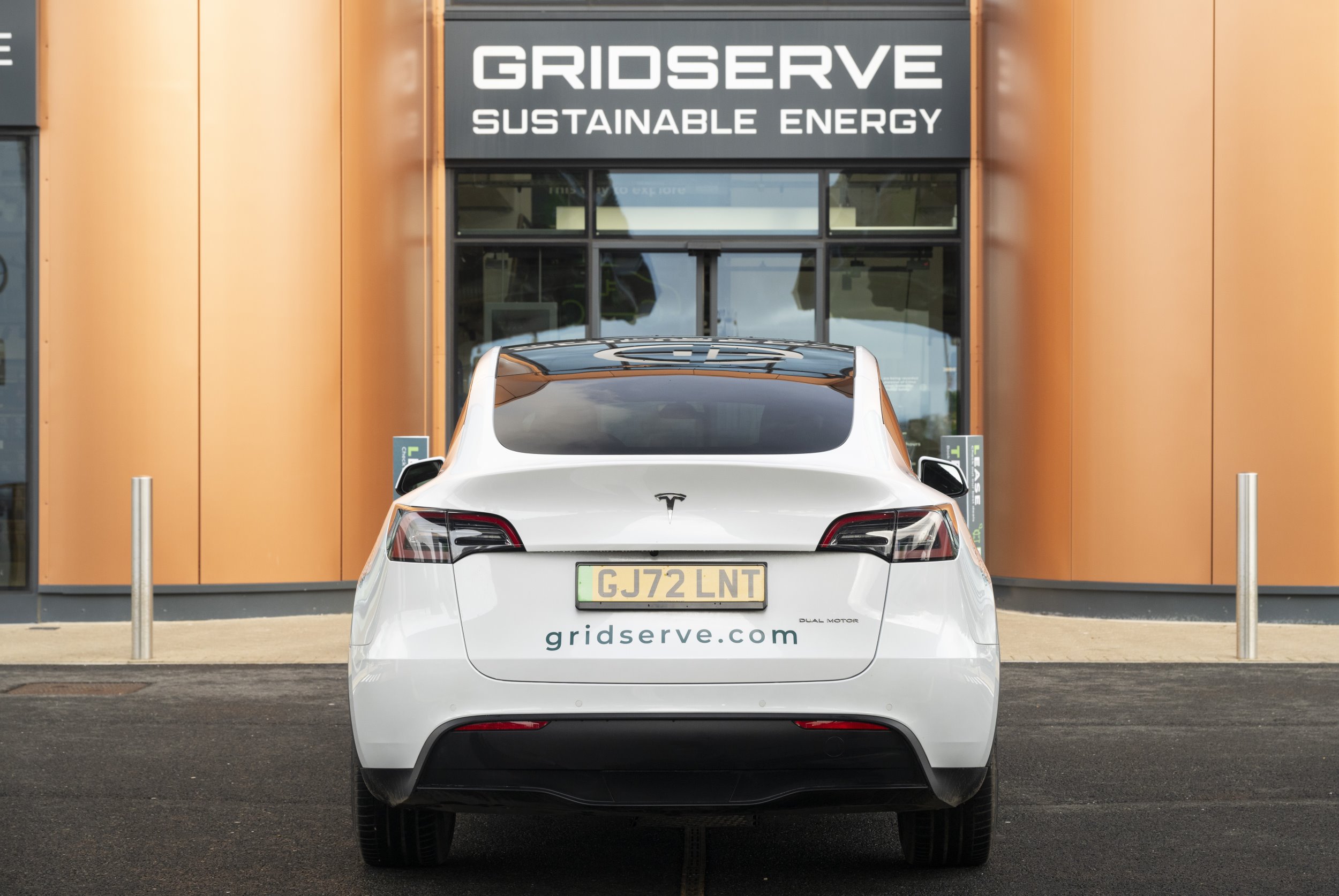 Tesla Model Y Review 2024 | CARWOW LEASEY