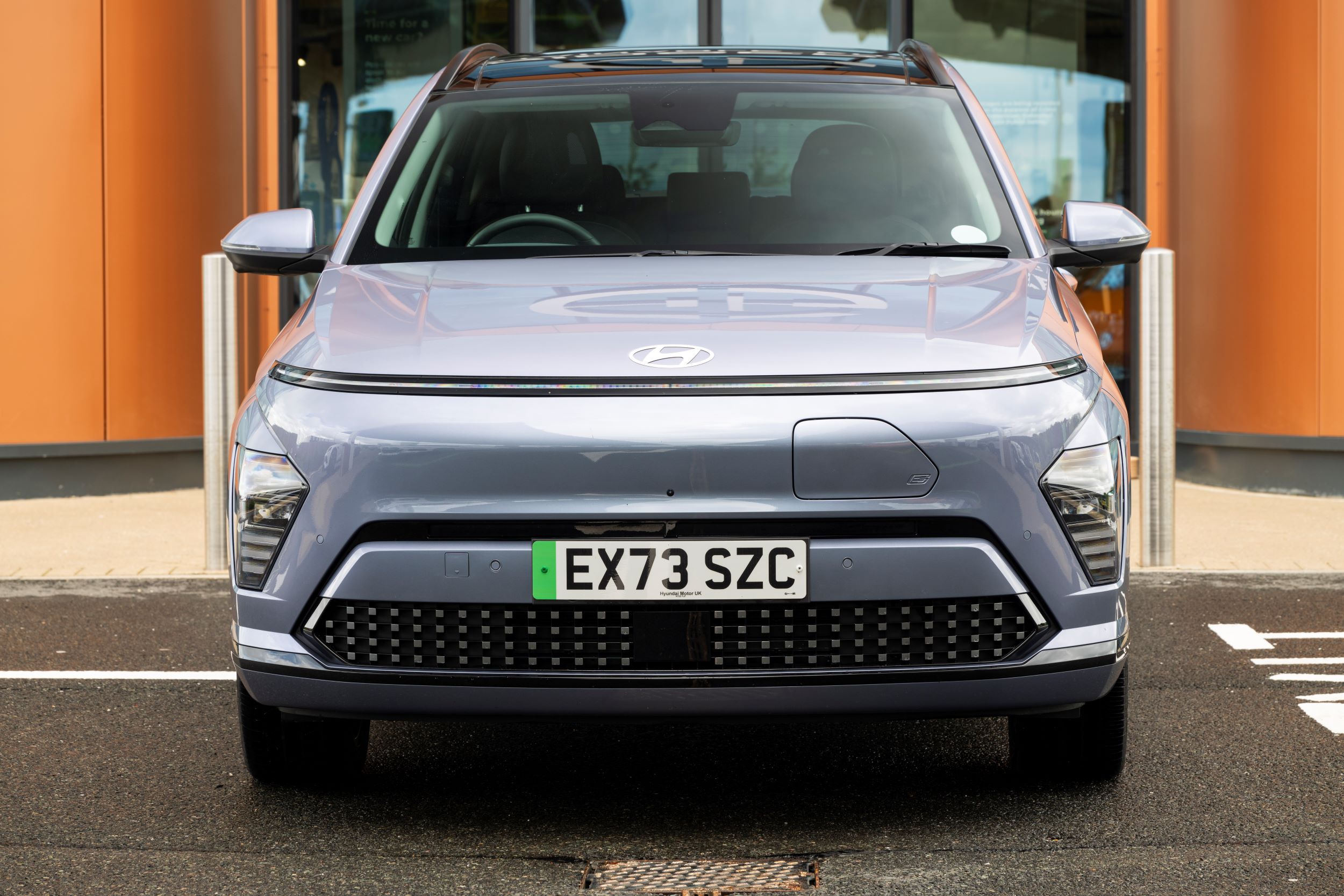 Hyundai Kona Electric Review 2024 | CARWOW LEASEY