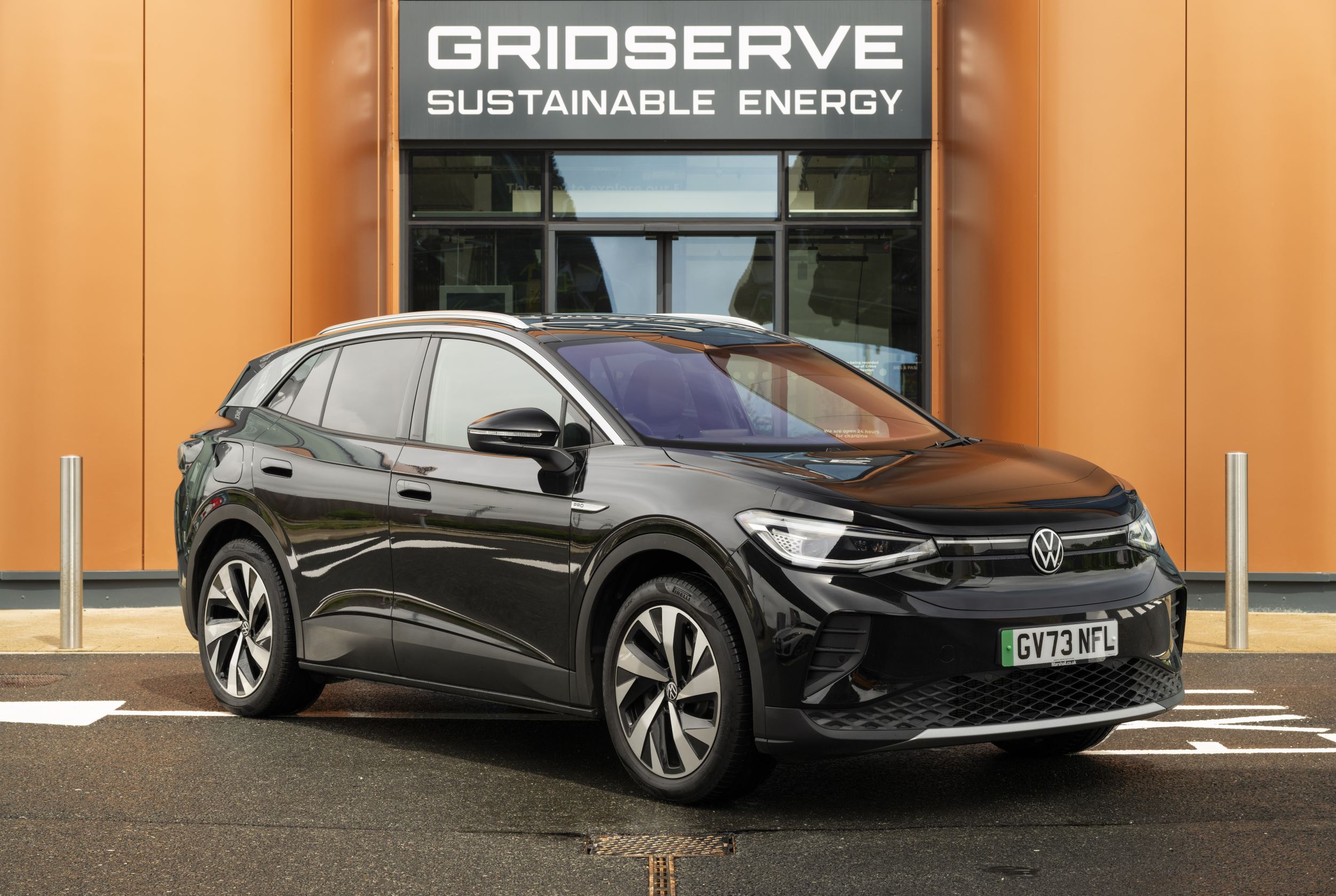 Volkswagen ID.4 Review 2024 | CARWOW LEASEY