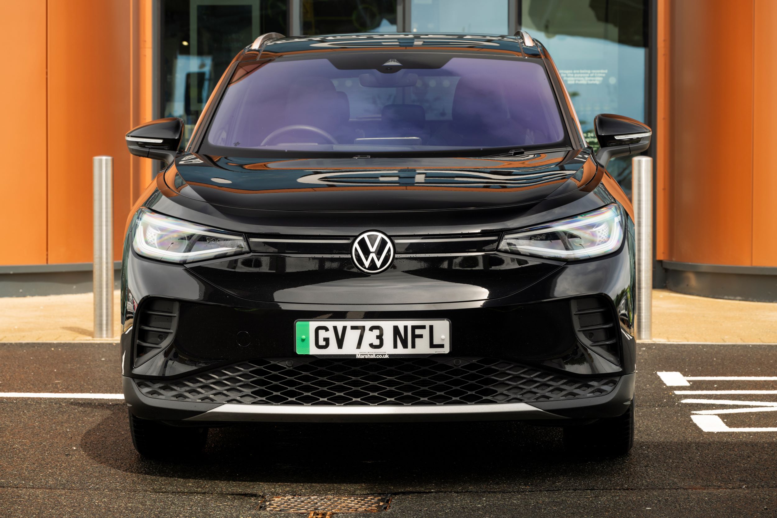 Volkswagen ID.4 Review 2024 | CARWOW LEASEY